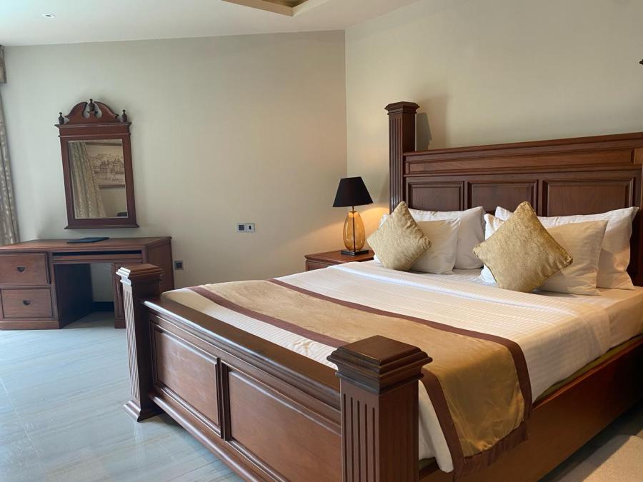 Home [earlshotels.com]